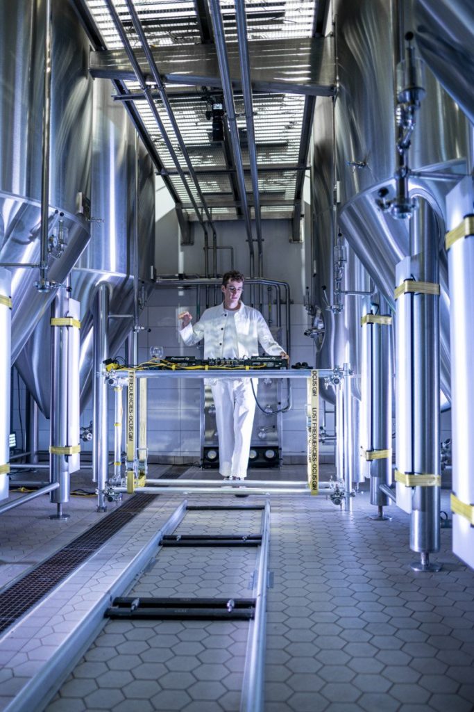 Lost Frequencies lance sa marque de Gin bio "Ocus" ! - Hands UP électro