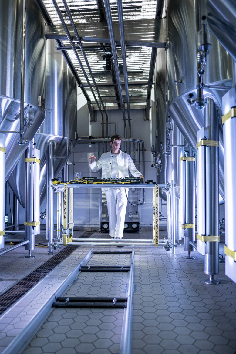 Lost Frequencies lance sa marque de Gin bio "Ocus" ! - Hands UP électro