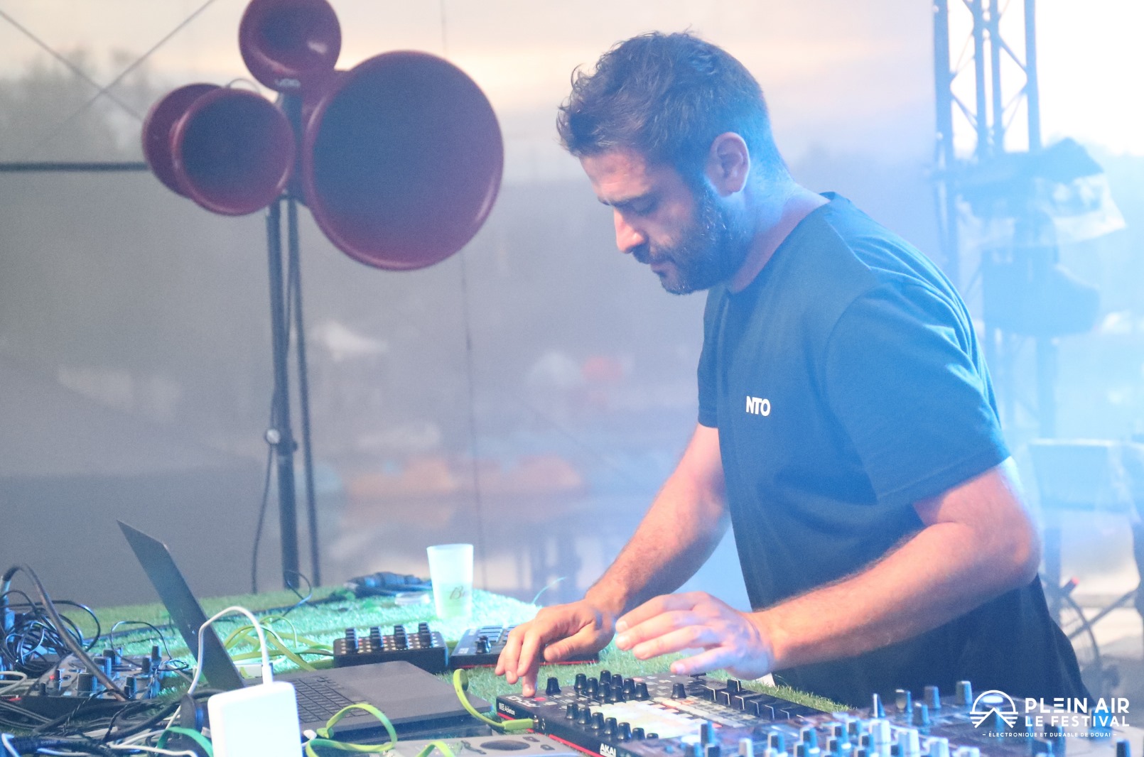 NTO dévoile le clip de "Loving You Like Always" avec Tricky ! - Hands ...