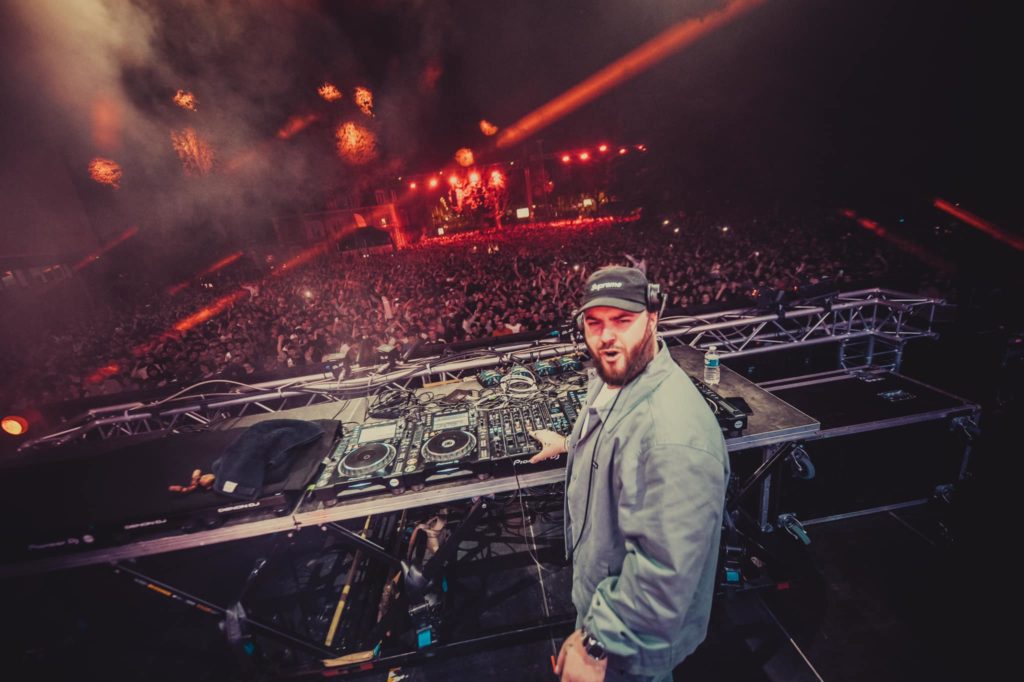 Tony Romera nous offre l'hymne de l'apéro avec "Thirsty" ! - Hands UP ...