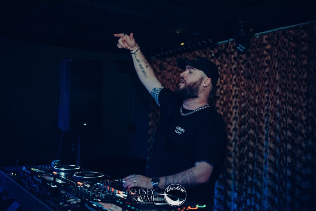 Tony Romera sort son remix de "RAW" un vrai bijou ! - Hands UP électro