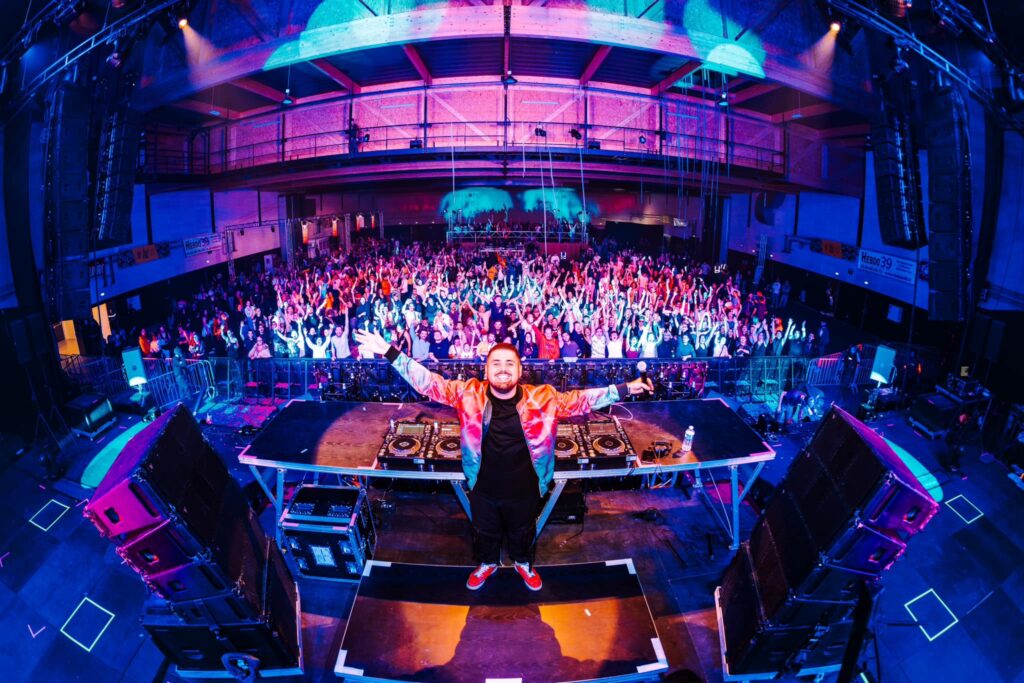 Siks revient en forme avec "A la Parisienne" ! - Hands UP électro