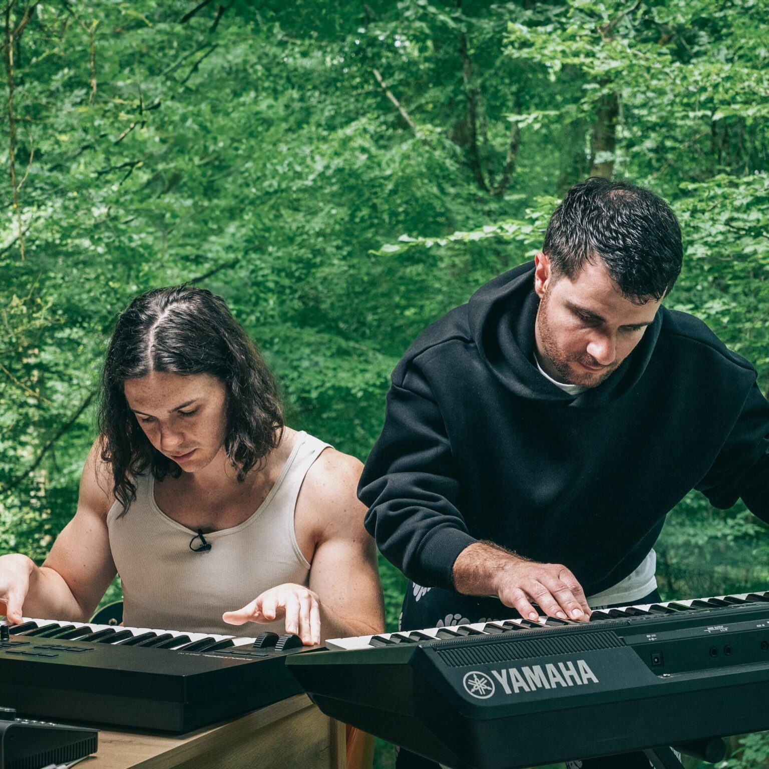 Petit Biscuit dévoile "The Forest" avec Amixem ! - Hands UP électro