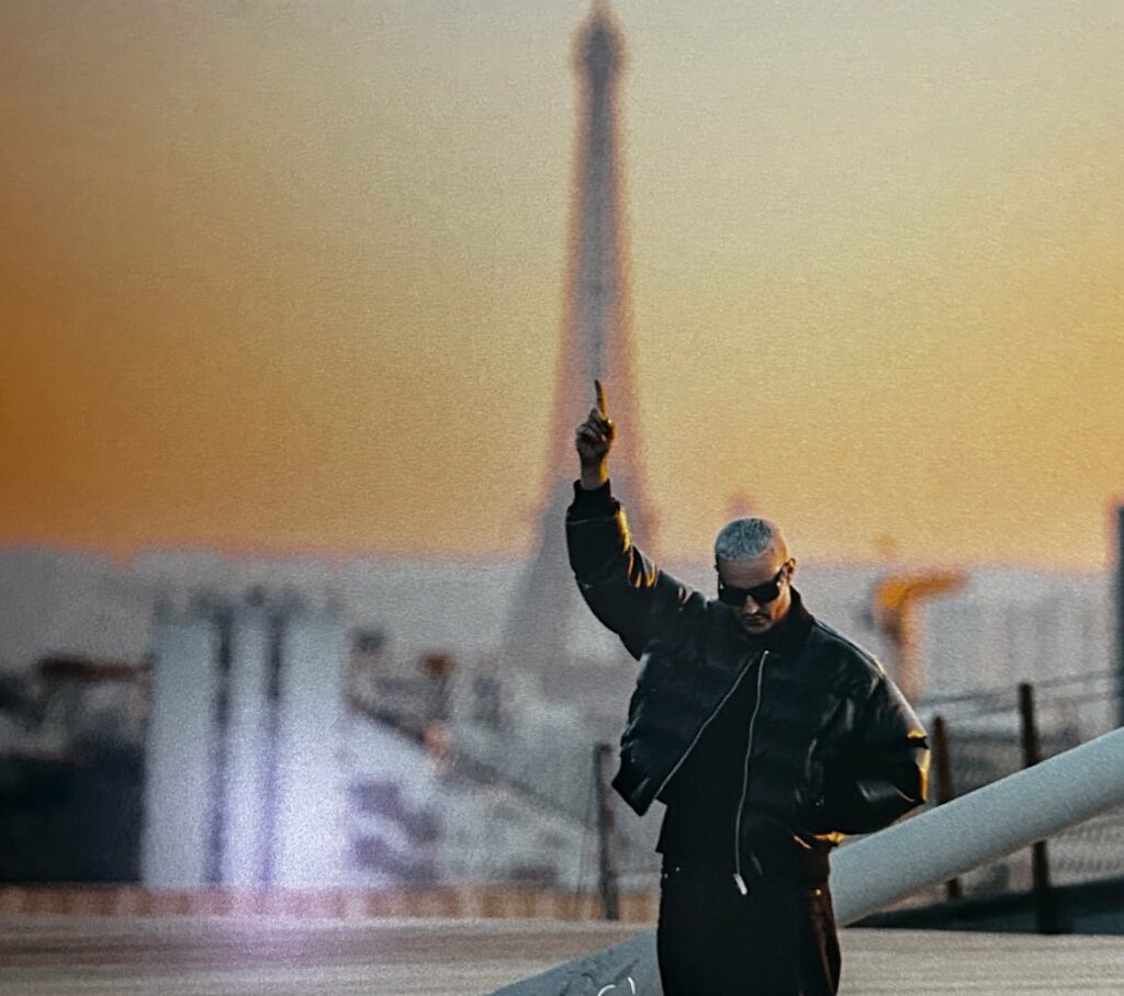 DJ Snake et Deezer organisent une Purple Door à la Tour Eiffel - Hands ...