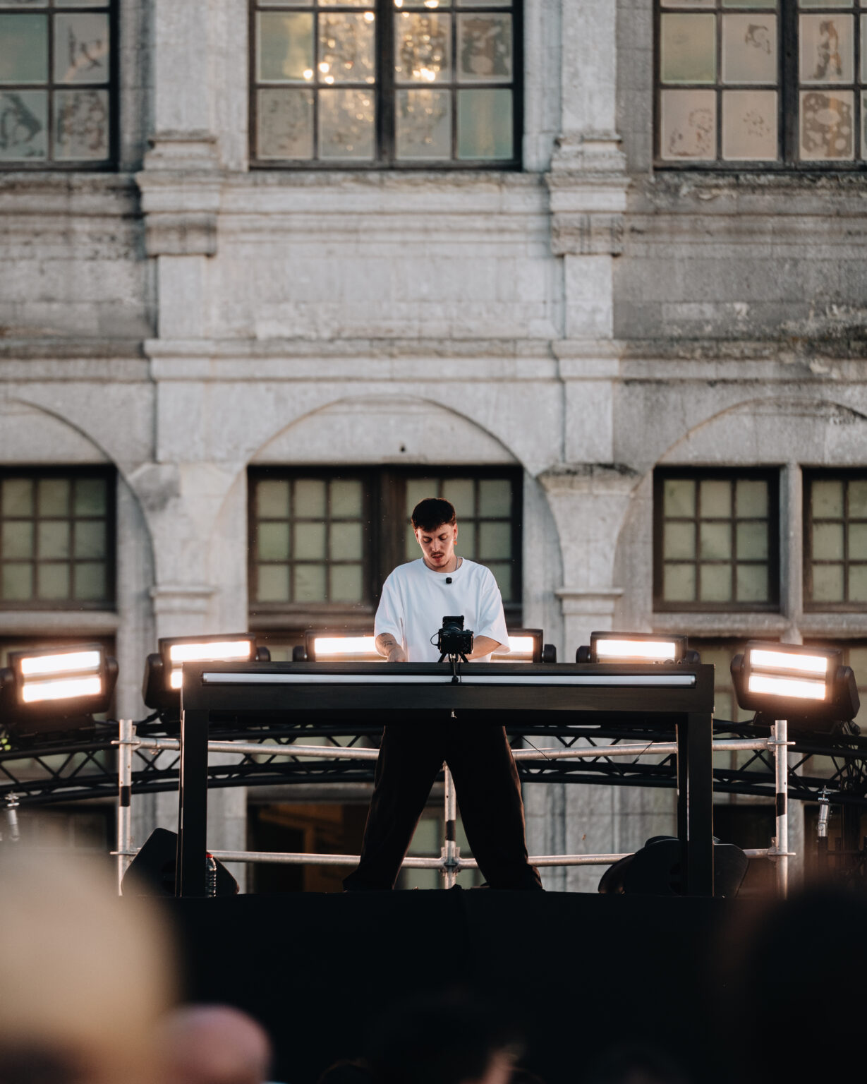 Aalson s'associe à Michael Canitrot pour le single "Black Mountain" ! - Hands UP électro